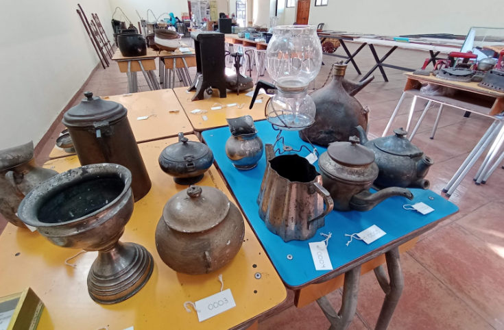 THE ULTIMATE CONSUMERS | Catalogo